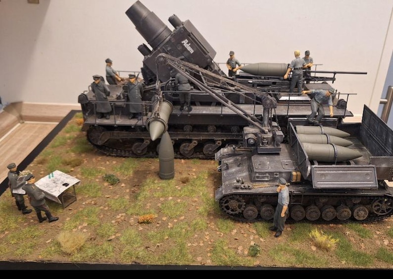 WWII Diorama - Mörser Karl mit Panzer IV Patronenhalter und Mannschaft ...