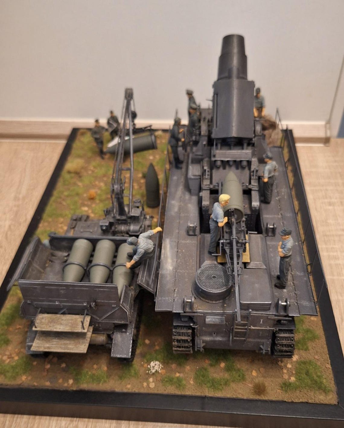 WWII Diorama - Mörser Karl mit Panzer IV Patronenhalter und Mannschaft ...