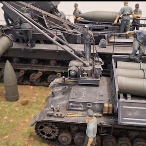 WWII Diorama - Mörser Karl mit Panzer IV Patronenhalter und Mannschaft ...