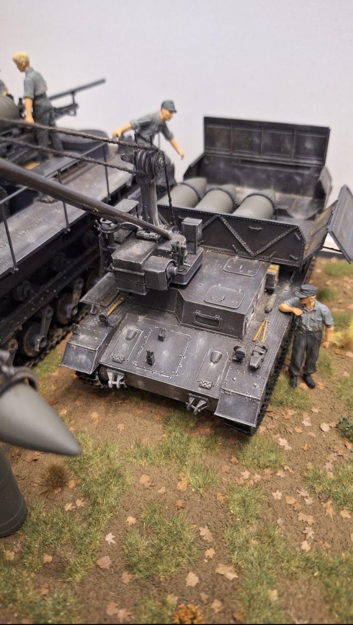 WWII Diorama - Mörser Karl mit Panzer IV Patronenhalter und Mannschaft ...