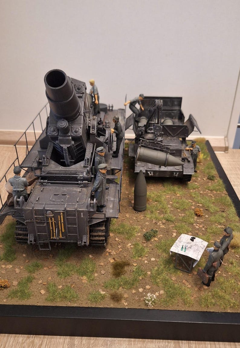 WWII Diorama - Mörser Karl mit Panzer IV Patronenhalter und Mannschaft ...