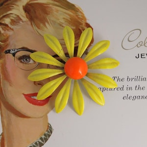 Vintage RETRO FLOWER Enamel Brooch...groovy. Floral. 1970s. Classic ...
