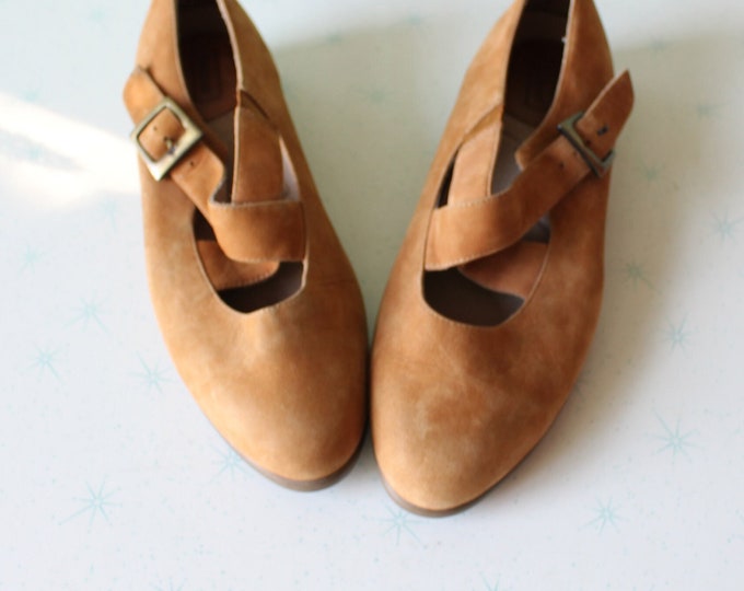 1980s Tan LEATHER Flats...size 7 Womens...shoes. Flats. Librarian ...
