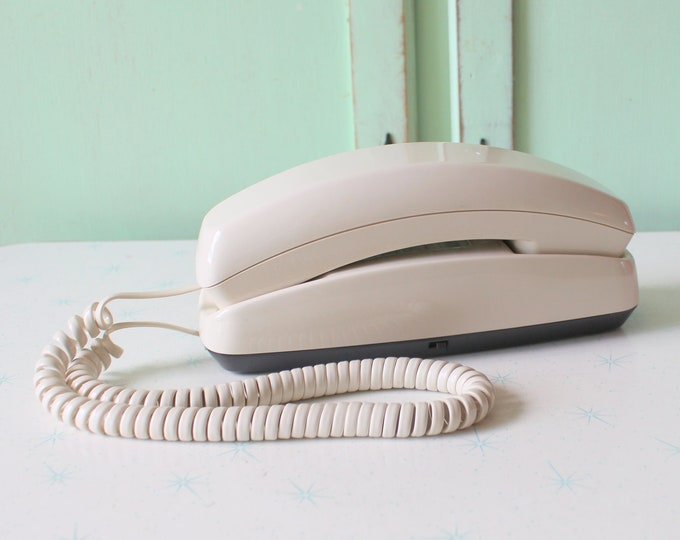 1970s 1980s Beige Cream Rotary Telephone....retro. Diner. Rad. 1980s ...