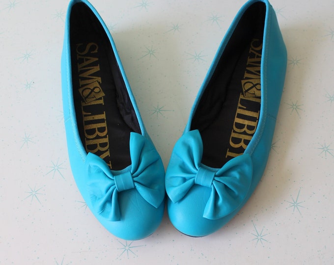 Vintage Sam and Libby 1980s BLUE Teal Flats...size 6 Womens...leather ...