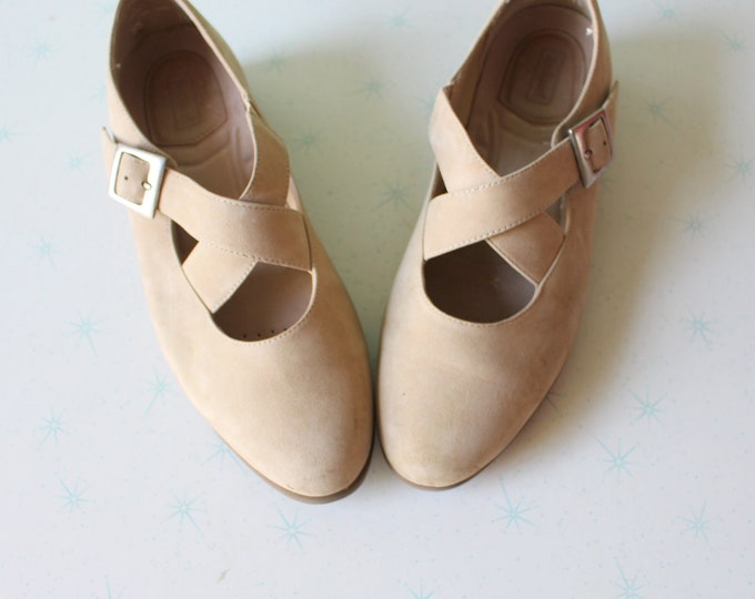 1980s Tan Leather Flats...size 7.5 Womens...shoes. Flats. Librarian ...