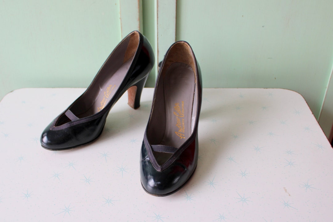 1960s Vintage Round Toed Chunky Heels.....size 7.5 Womens....cocktail ...
