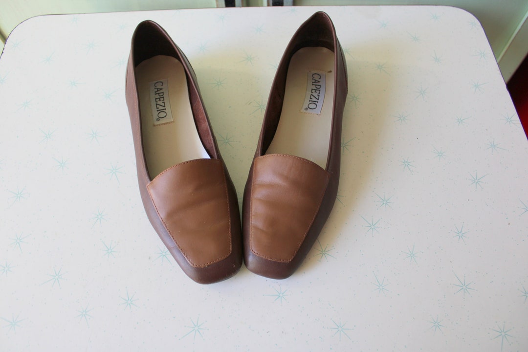 1980s BROWN LEATHER Flats.....size 9 Womens.....shoes. Tan. Librarian ...