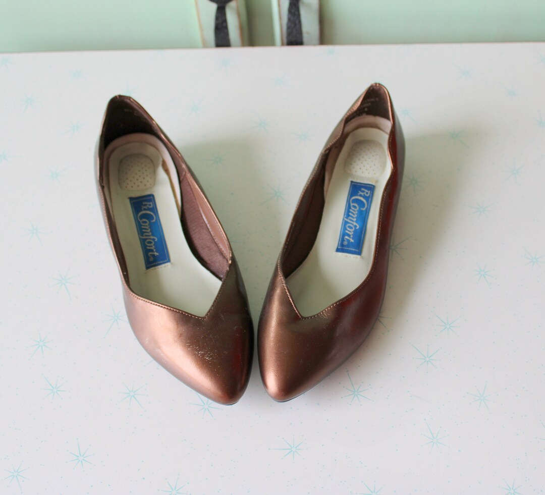1980s Bronze Vintage Flats Shoes .....size 5.5 Womens.....mod. 1980s ...