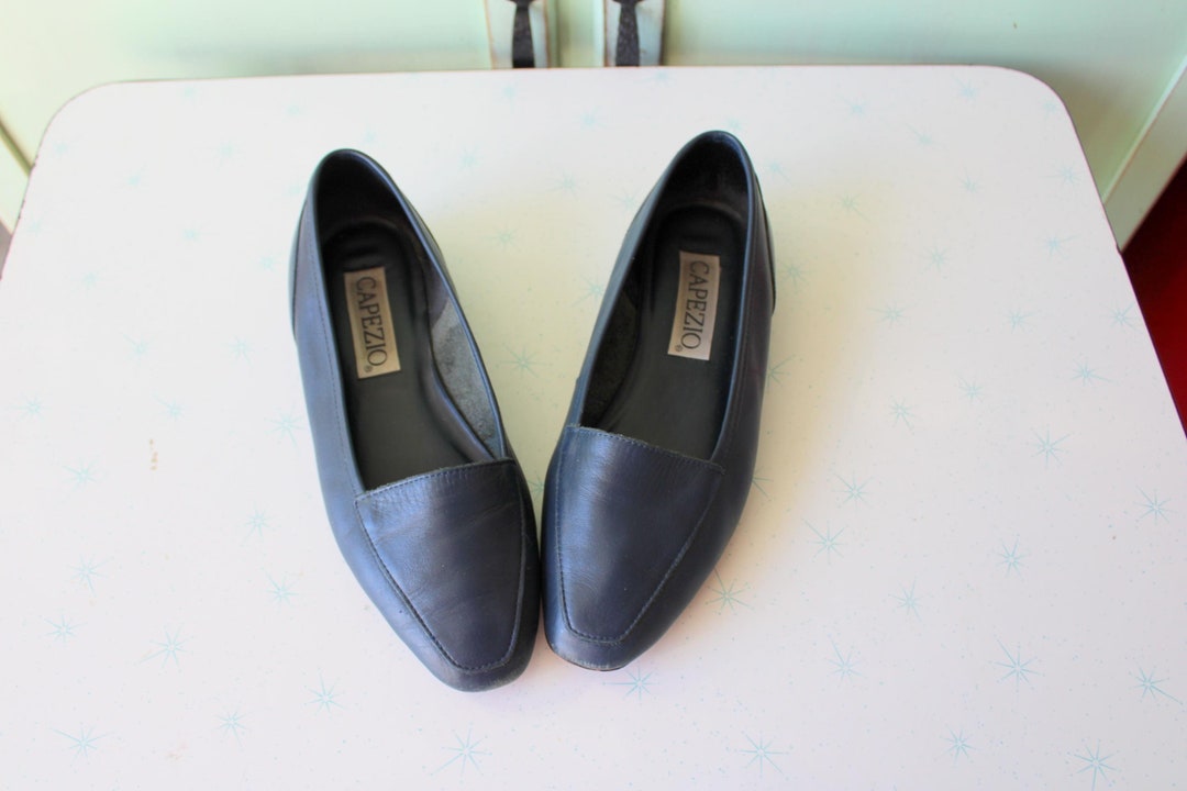 1980s Vintage Leather Capezio Flats.....size 7.5 Womens.....shoes ...