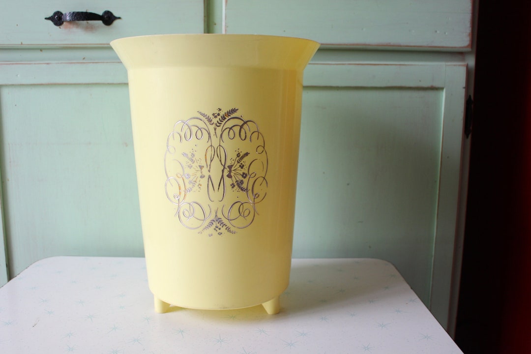 1970s RETRO Yellow Trash Can......bathroom. Pantry. Bins. Can. Mid ...