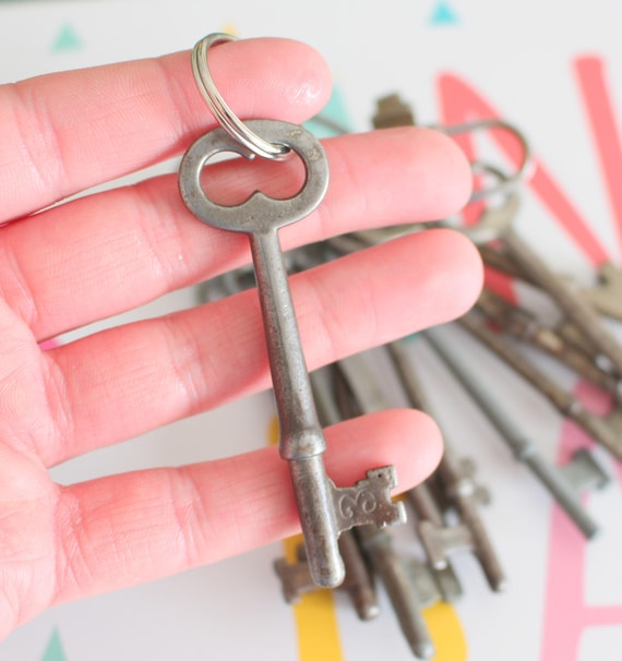 TRUE Vintage SKELETON KEY.....silver. antique.. skeleton key. | Etsy