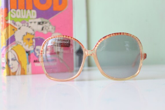 NOS 1970s MOD GIRL Sunglasses...big lens. oversized. … - Gem