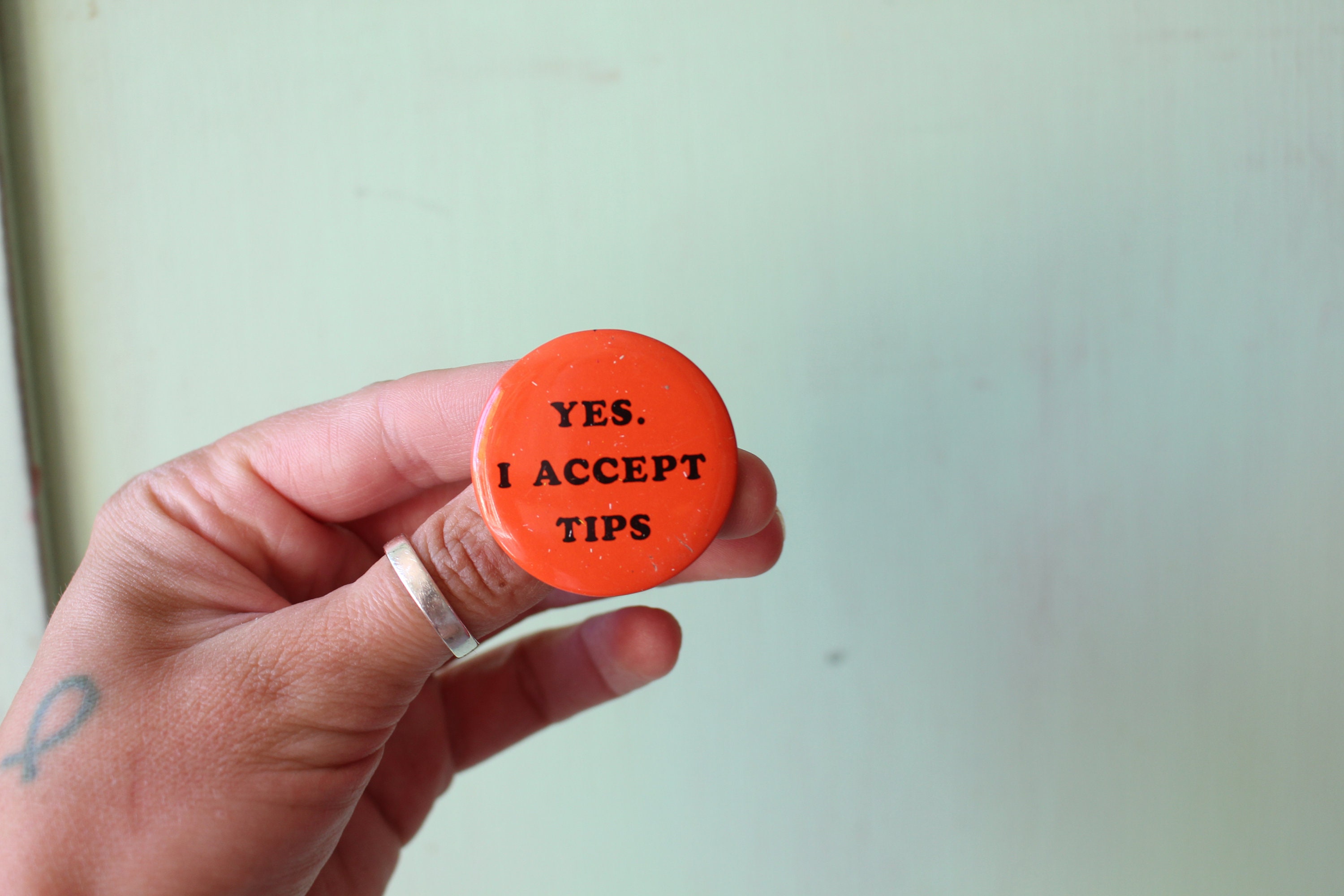 1980s Vintage YES I Accept Tips Bartender Waitor Button Pin...retro ...