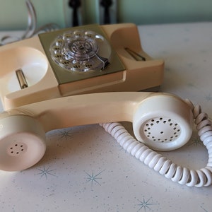 1960s 1970s Creamy Yellow Rotary Telephone...retro. Diner. Rad. 1960s ...