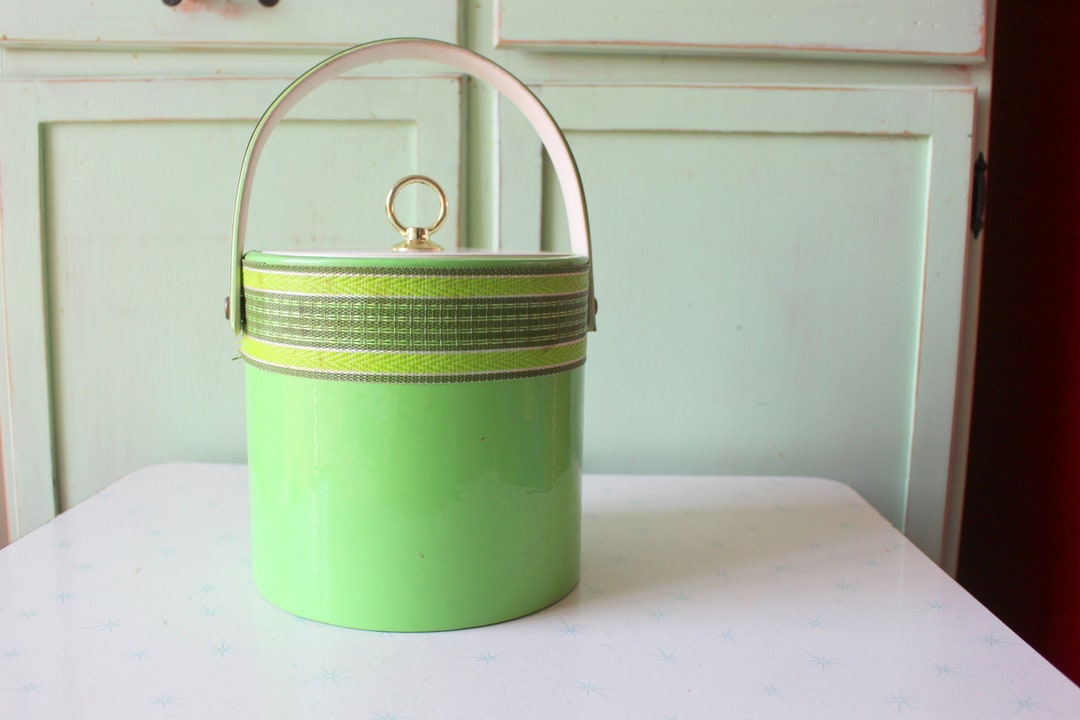 Vintage RETRO GREEN Ice Box...vintage Home. Summer. Camping. Retro ...