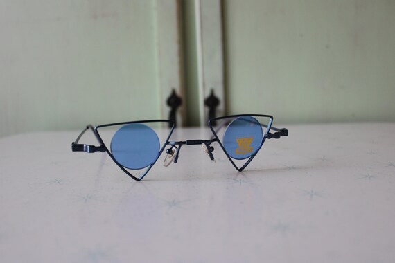 1980s Triangle Blue Round Small Frame Sunnies....spec… - Gem