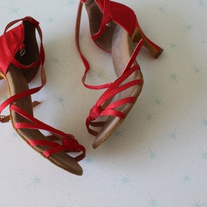 Vintage RED FANCY Peep Toe Heels..size 8 8.5 Womens...wedges. Pumps ...