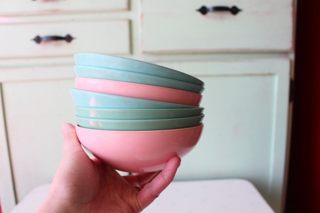 Vintage Atomic Bowls Set of 7....vintage Home. Set. Pink. 1970s. Picnic ...