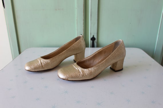 1960s Vintage GOLDEN Glam Heels..size 6.5 womens..wed… - Gem