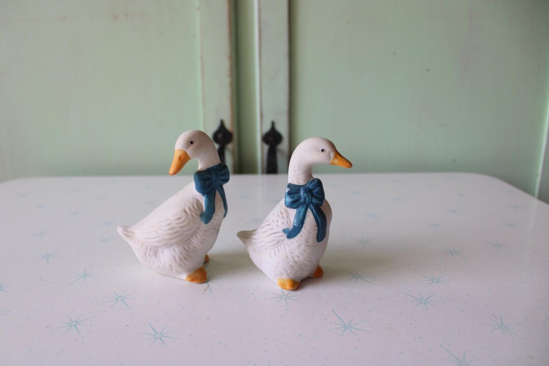 Vintage Country Cottage DUCK Figurine Shakers......housewares. Retro ...