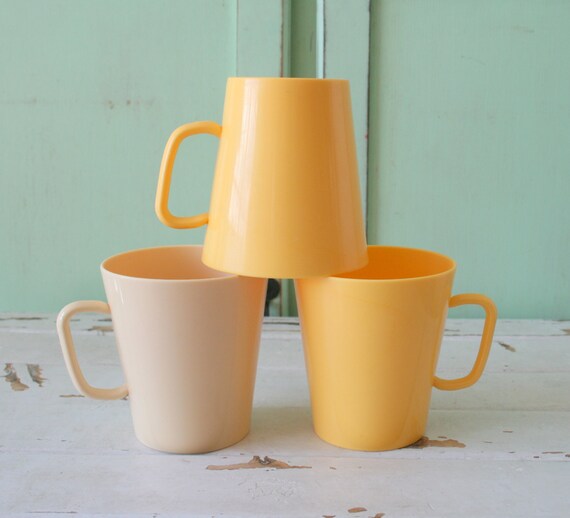 Vintage COLORFUL Cups Set...cups. vintage home. set. cups. | Etsy