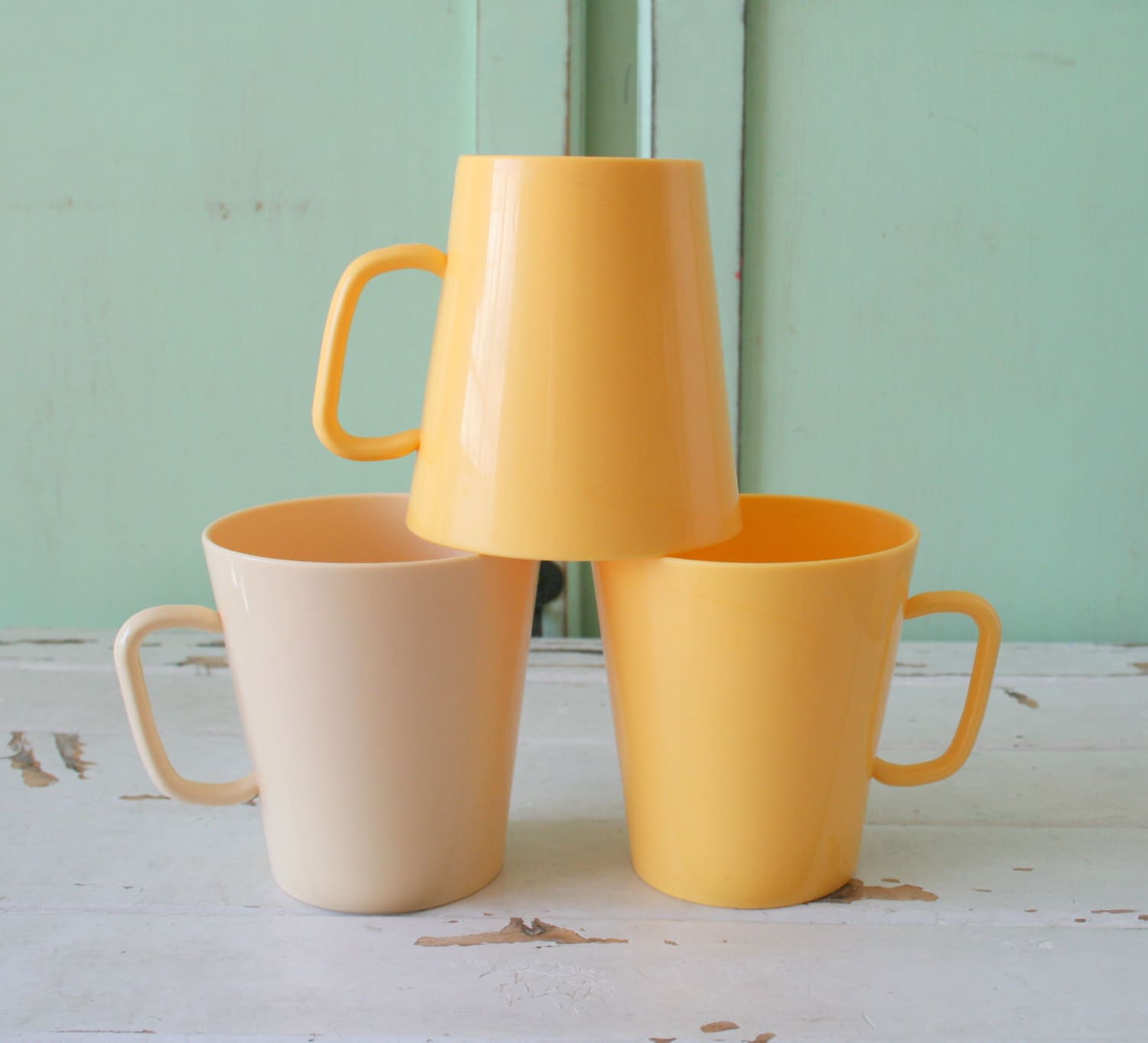 Vintage COLORFUL Cups Set...cups. vintage home. set. cups. | Etsy