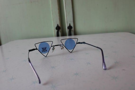 1980s Triangle Blue Round Small Frame Sunnies....spec… - Gem