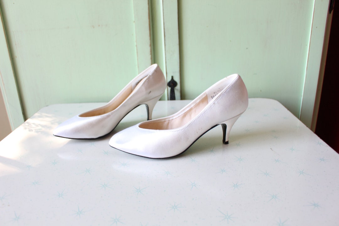 Vintage WHITE WEDDING Hollywood High Heels...size 6 Womens...glam ...