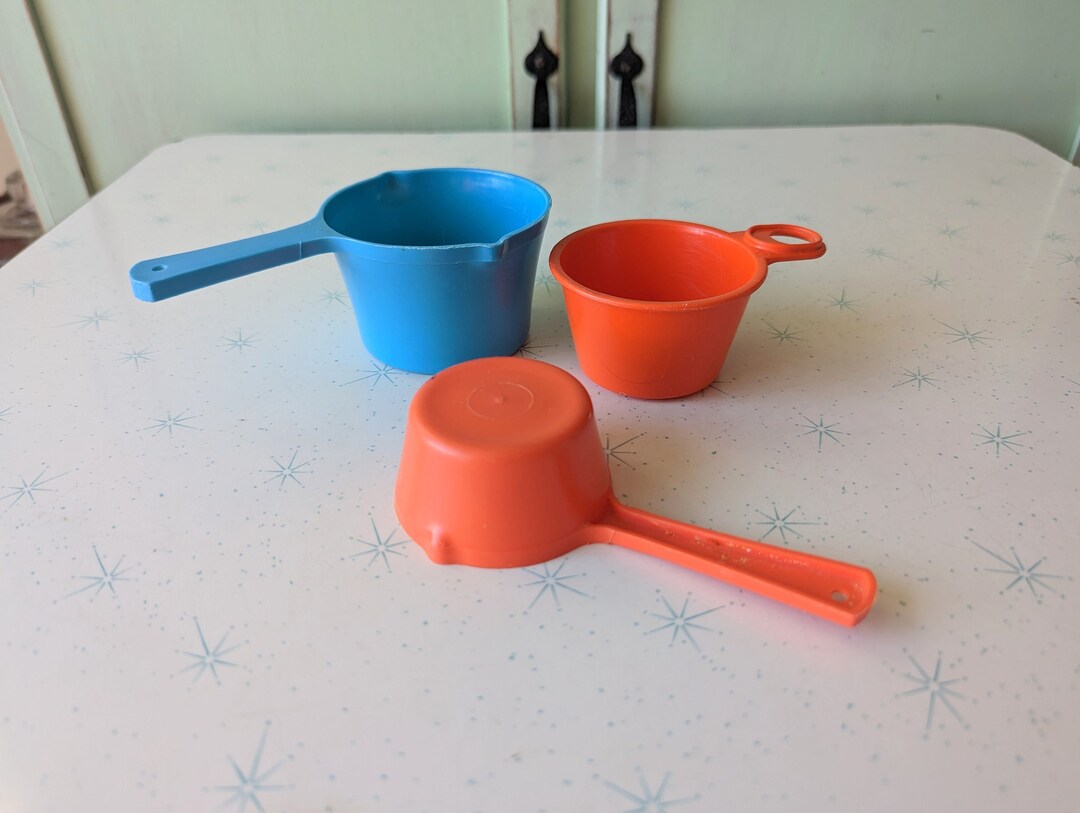Vintage Orange & Blue Plastic Measuring Cups: 1970s Retro Kitchen Decor ...