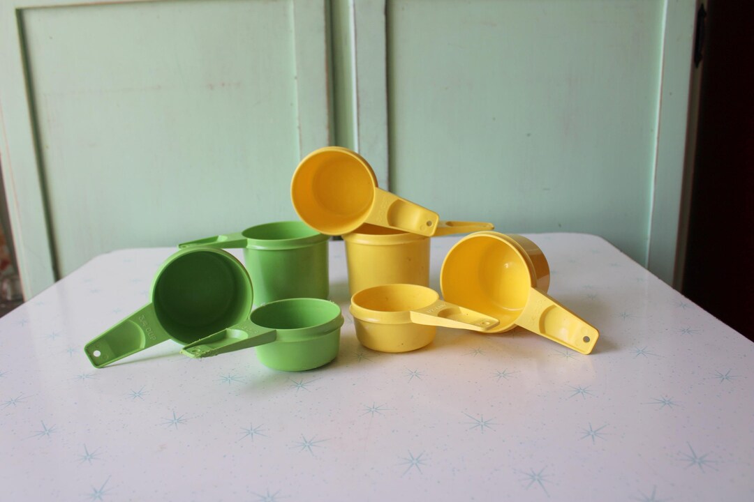 Vintage RETRO Yellow Green Measuring Cups...vintage Home. Measure Cups ...
