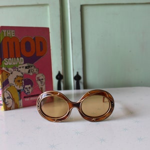 1950s 1960s MOD GIRL Sunglasses....groovy. France. Retro. Hipster ...