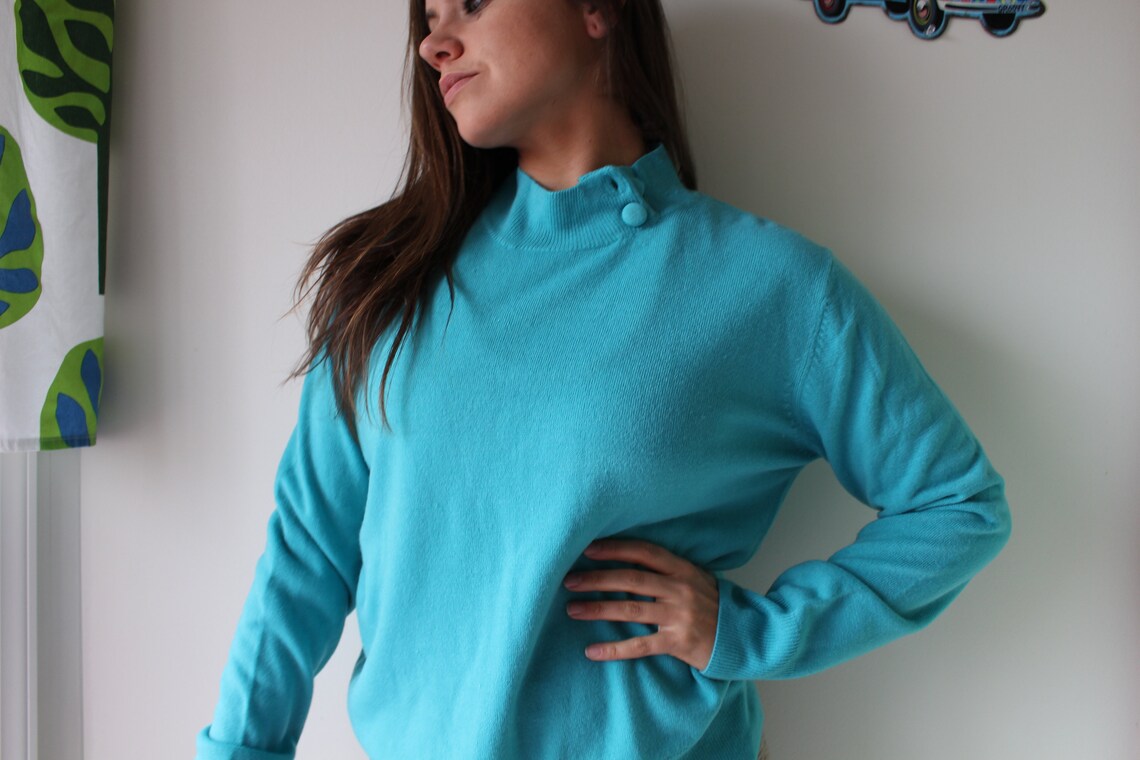 1980s SKY BLUE Pullover Sweater..hand knit. colorful. bright. | Etsy