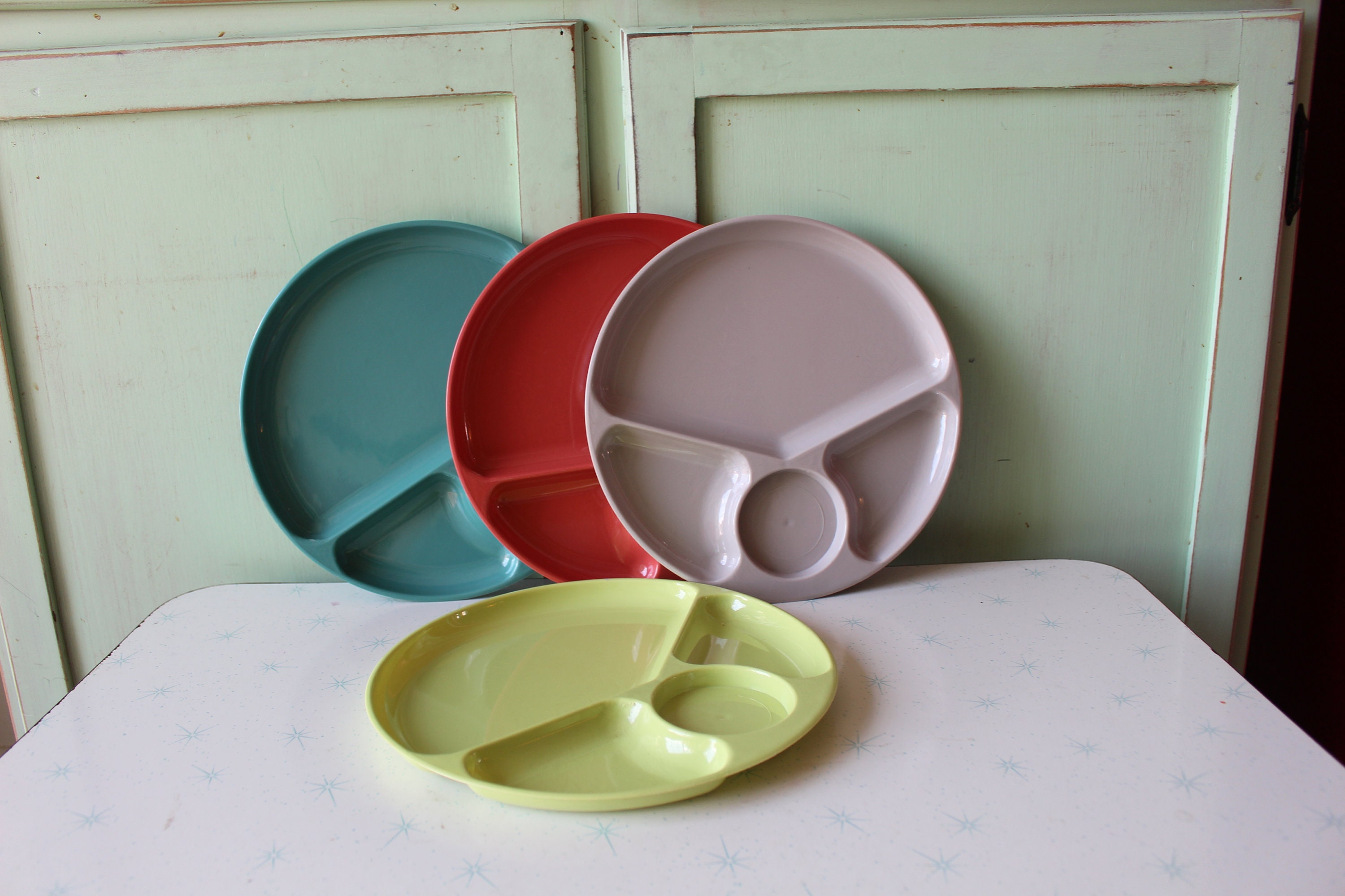 Vintage COLORFUL Plates Set...vintage home. set. pink. green. | Etsy