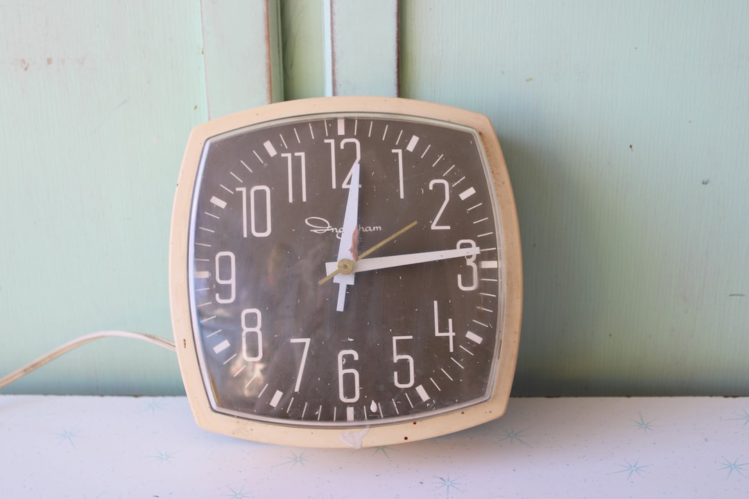 1970s Vintage Atomic Mod Retro Wall Clock......collectible. 70s Home ...