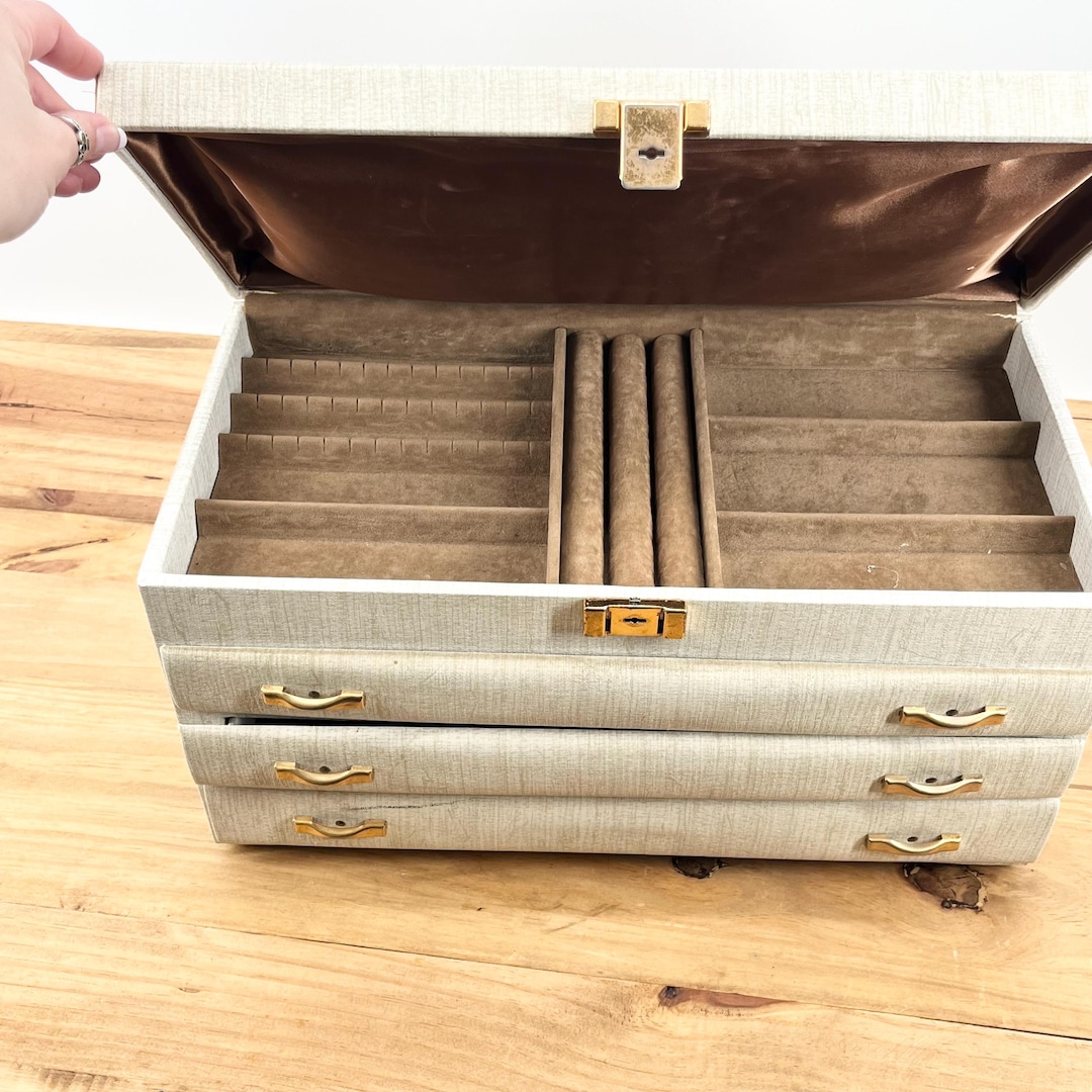 Large Lady Buxton Box 60s Jewelry Box Golden Hardware Brown Felt Inside ...