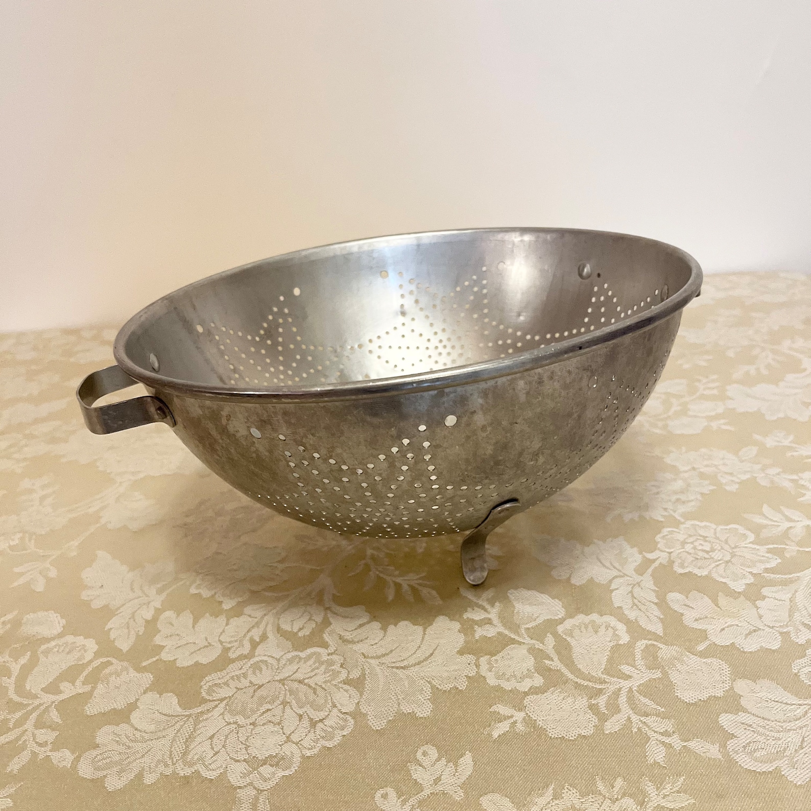 Vintage Metal Colander With Two Handles and Bowl is Footed. - Etsy
