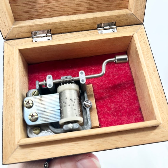 Mid Century Hand Crank Music Box Wooden Jewelry Box I… - Gem