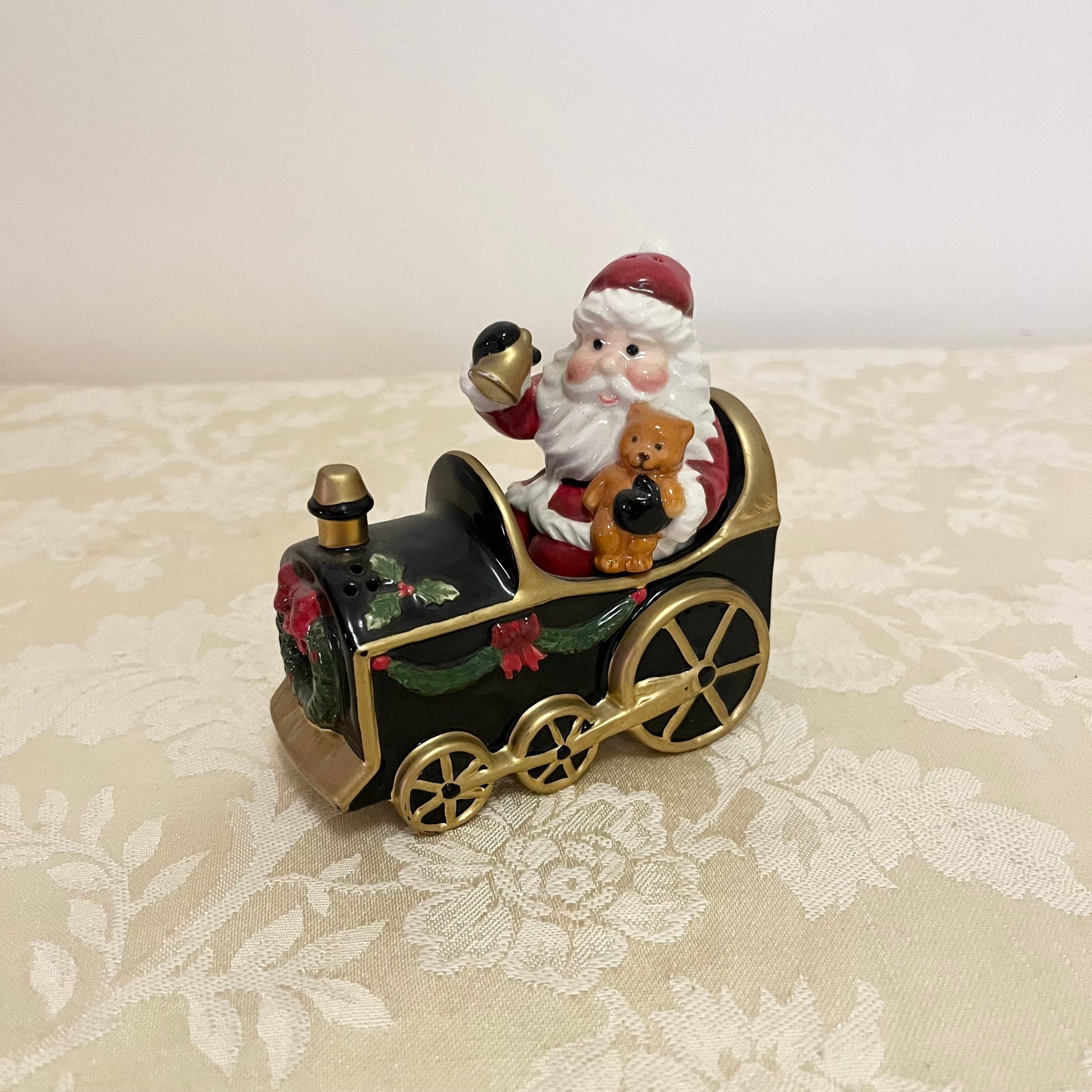 Vintage Cosmos Santa and His Sleigh Salt and Pepper Christmas Table ...