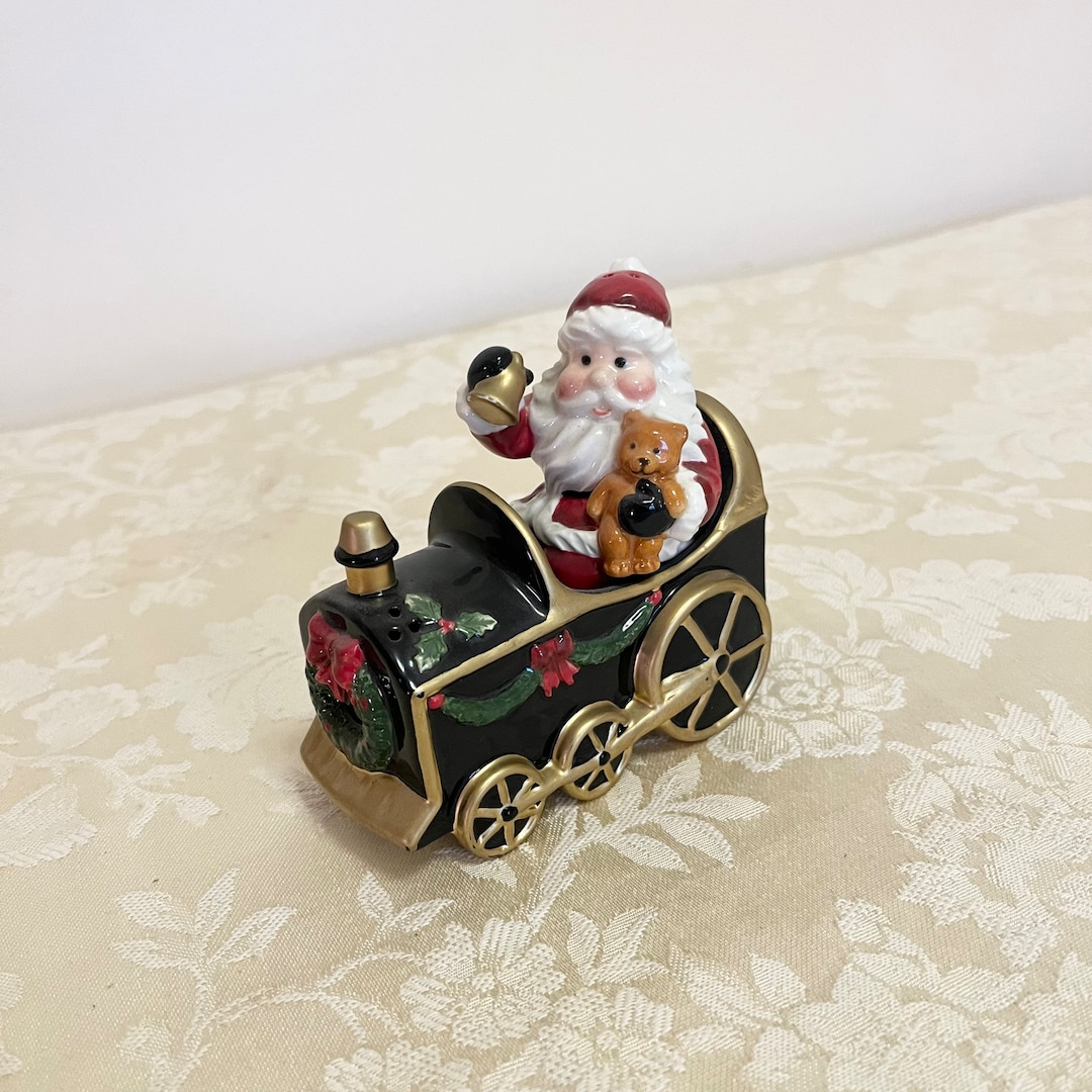 Vintage Cosmos Santa and His Sleigh Salt and Pepper Christmas Table ...