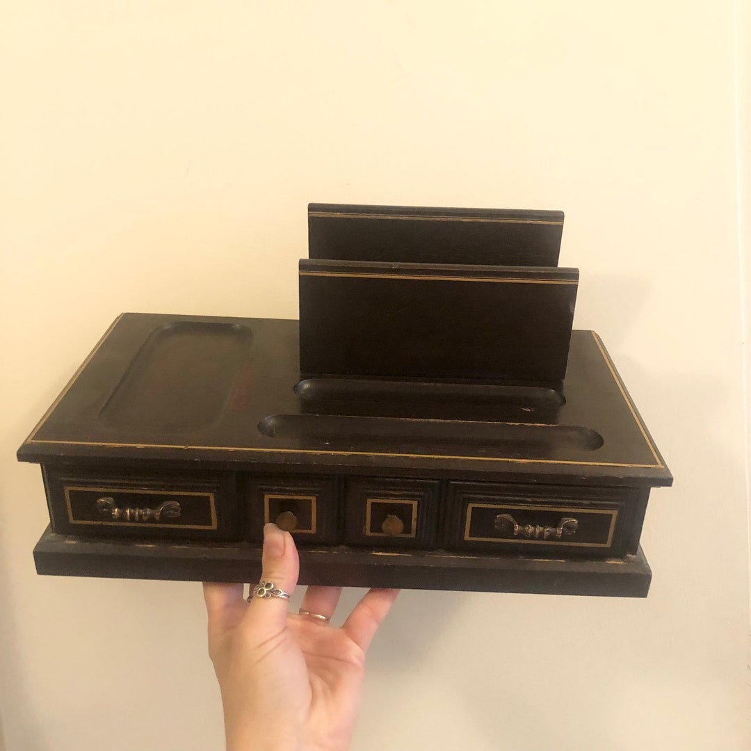 Countertop Vanity Perfum Rack Built in With Backsplash. Beautiful ...