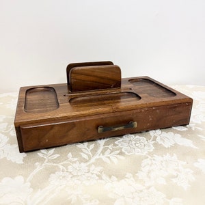 Countertop Vanity Perfum Rack Built in With Backsplash. Beautiful ...