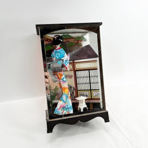 Japan Shadow Box With Beautiful Asian Woman in Lamp Shadow Box Japanese ...