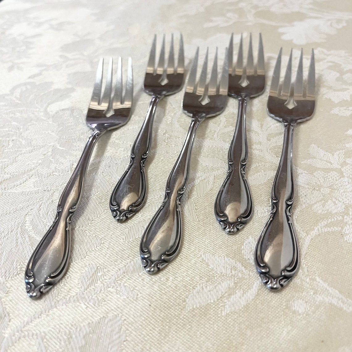 Vintage Silverware by Oneida Ltd. Deluxe Stainless Serves 5 - Etsy