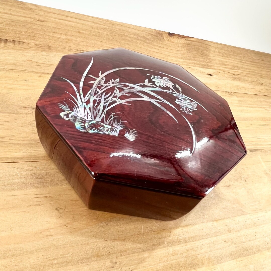 Red Lacquered Wood Box Beautiful Jewelry Box With Japanese Mother of ...