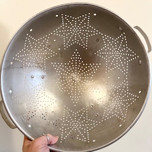 Vintage Metal Colander With Two Handles and Bowl is Footed. Perfect ...