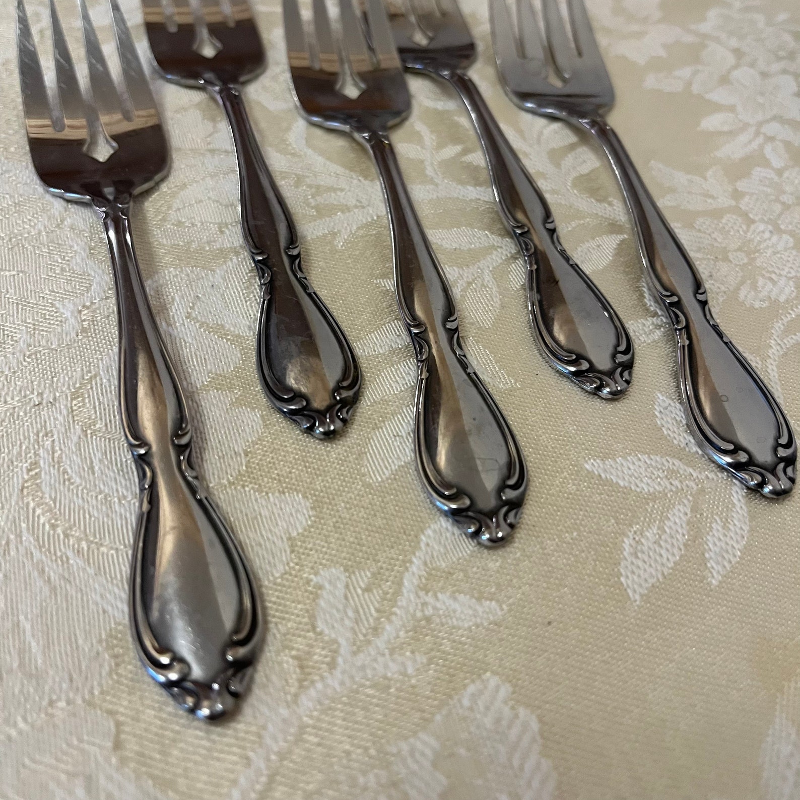 Vintage Silverware by Oneida Ltd. Deluxe Stainless Serves 5 - Etsy