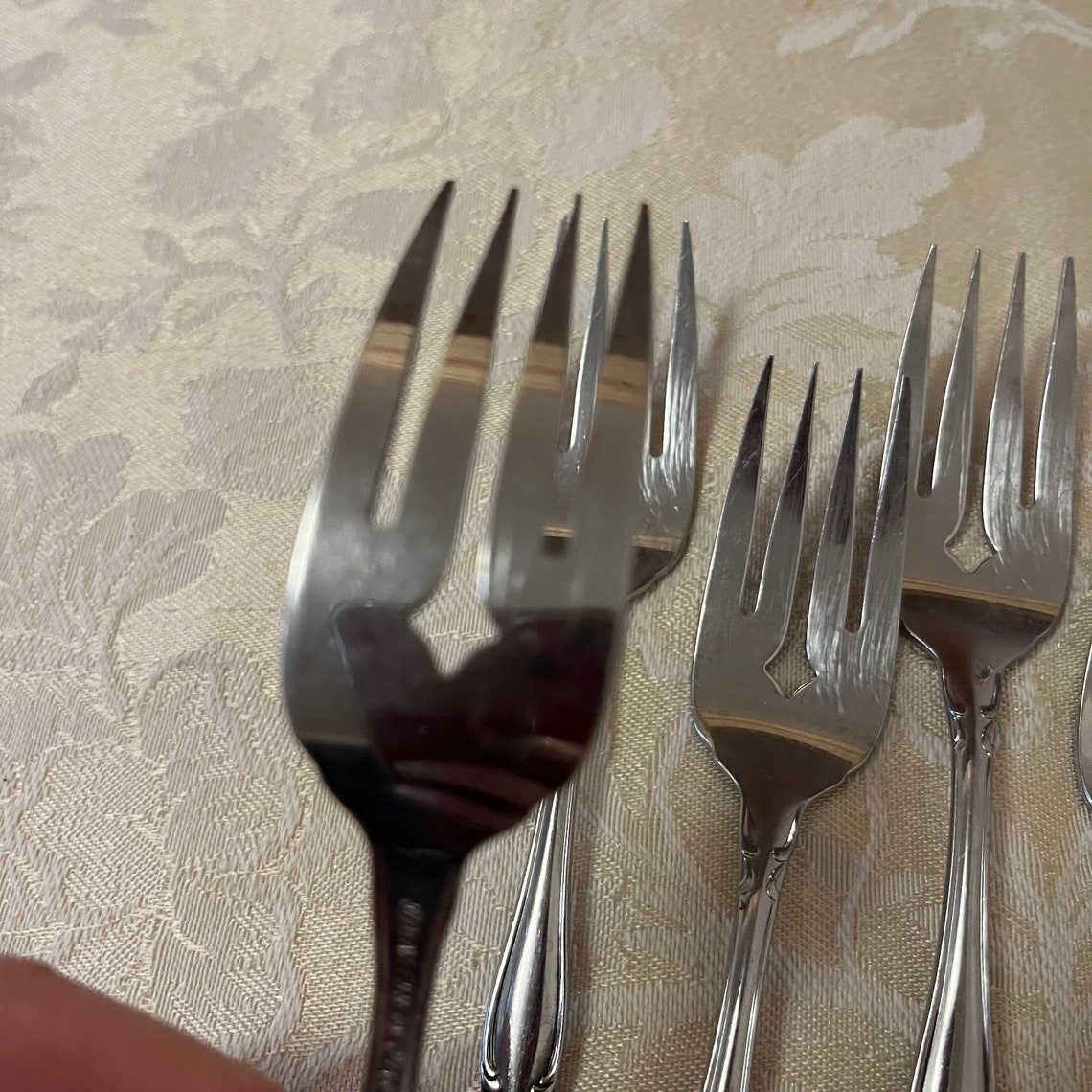 Vintage Silverware by Oneida Ltd. Deluxe Stainless Serves 5 With ...