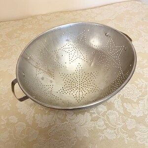 Vintage Metal Colander With Two Handles and Bowl is Footed. Perfect ...
