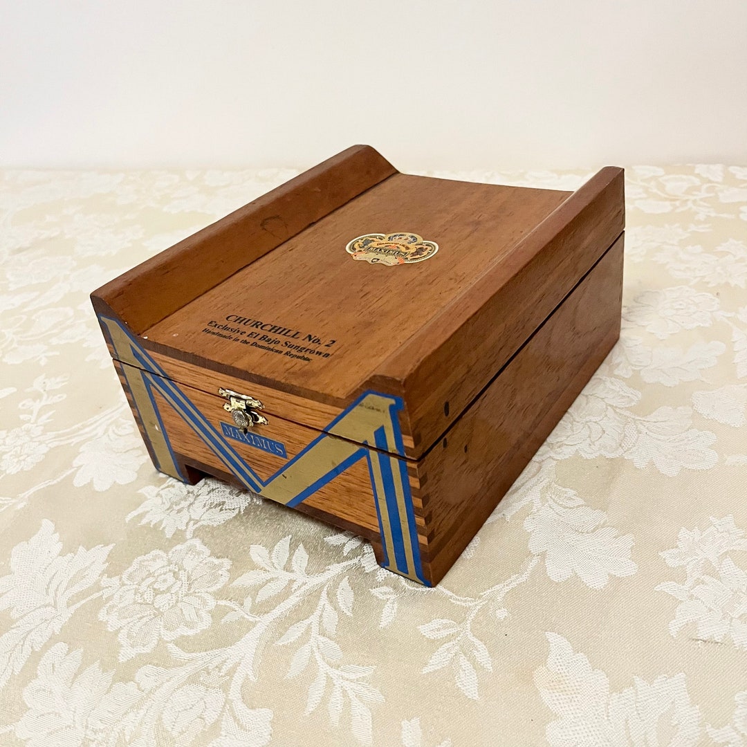 Maximus Churchill Cigar Box Made in the Dominican Republic Vintage ...